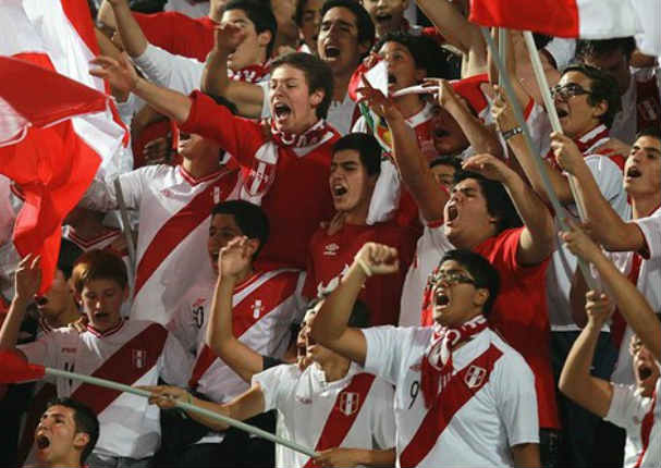 Hinchadas de Bolivia - DANIEL GARCES HUANUCO, CHILENO PROMEDIO ...